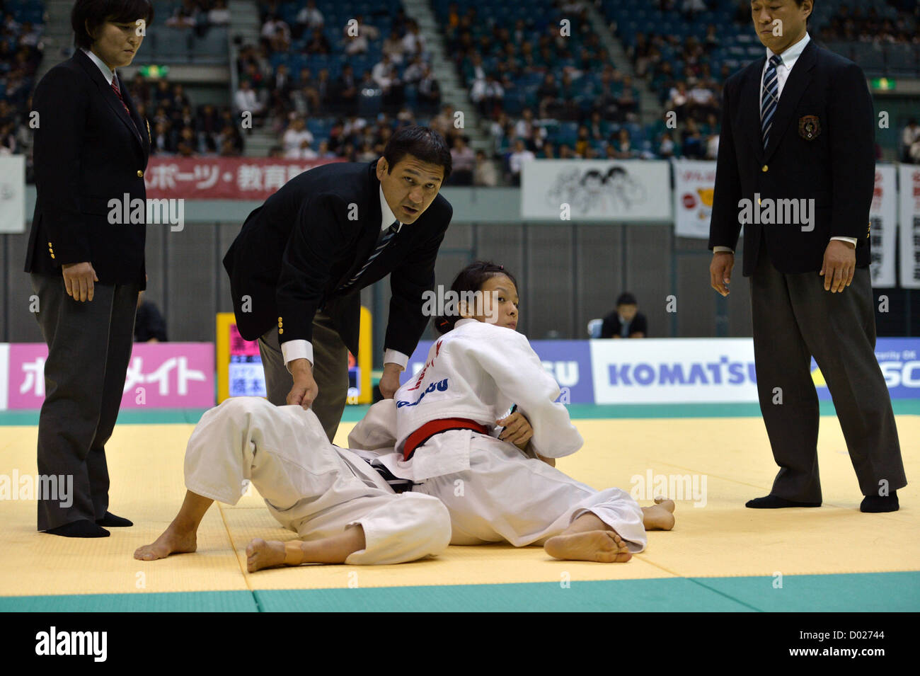 (L to R) Yuki Hashimoto (JPN), Miharu Kuroki (JPN), NOVEMBER 11, 2012 - Judo : Kodokan Cup 2012 ...
