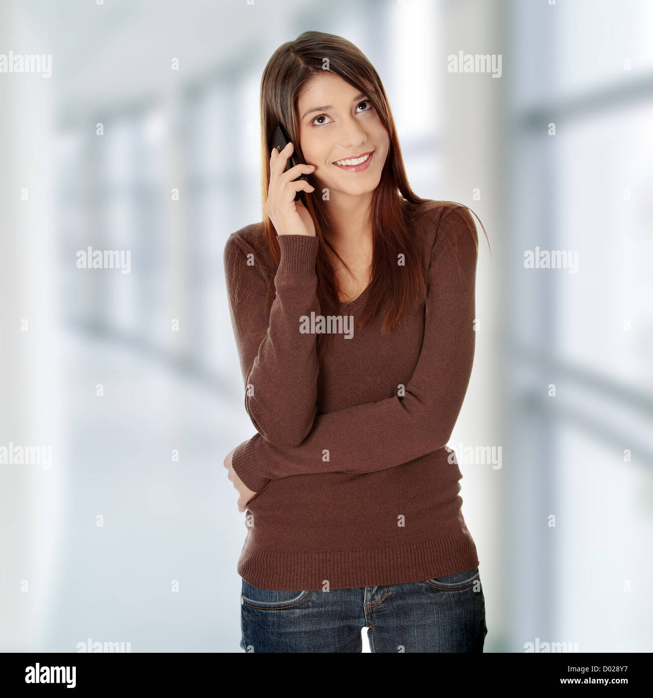 Teen girl using cell phone Stock Photo - Alamy