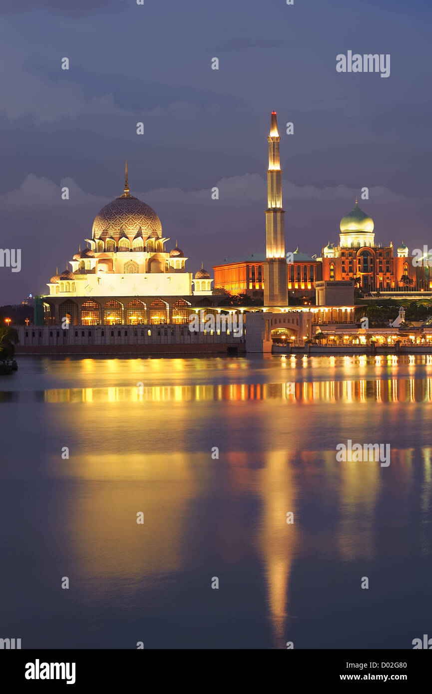 Putrajaya mosque on water hi-res stock photography and images - Alamy