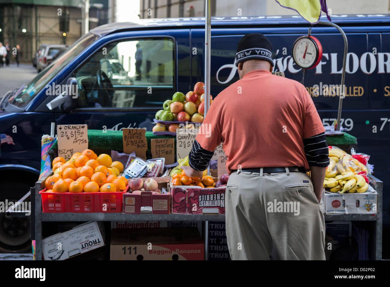A street fruit vendor in Manhattan, New York Stock Photo - Alamy