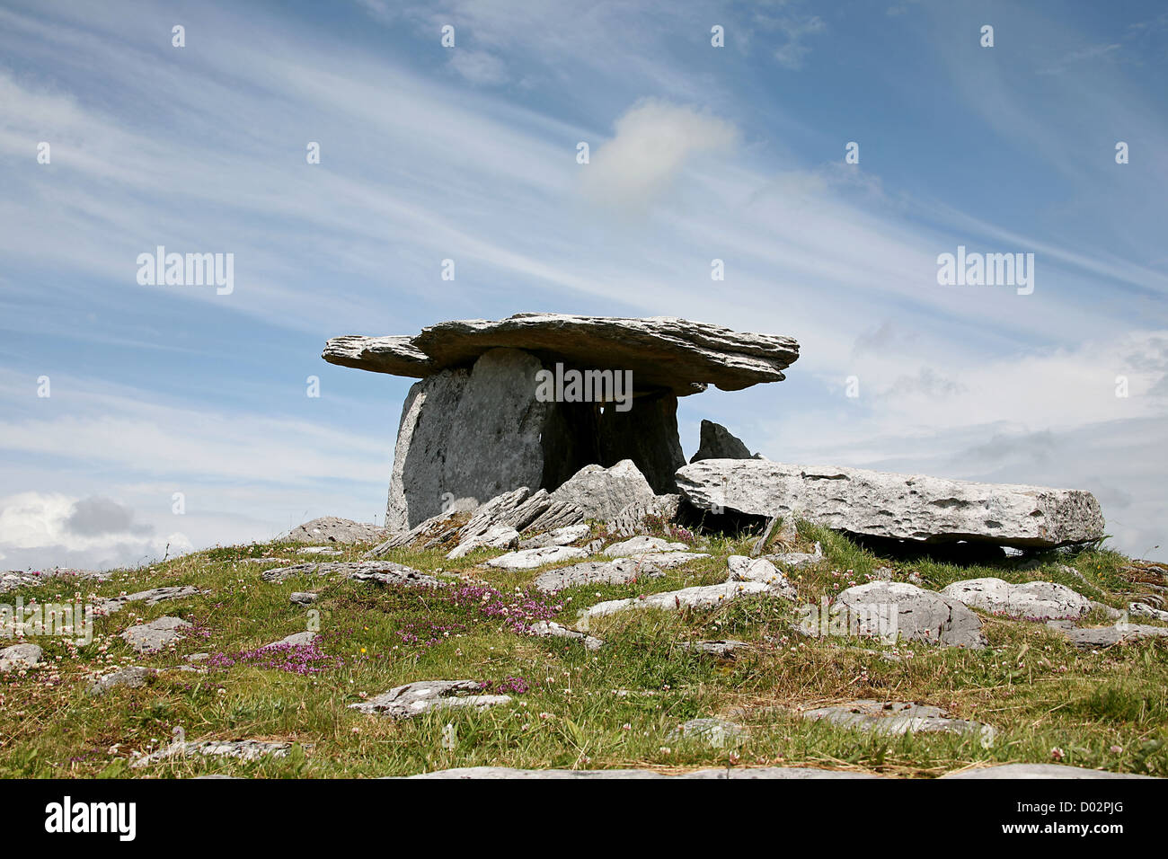 Dolman tomb hi-res stock photography and images - Alamy