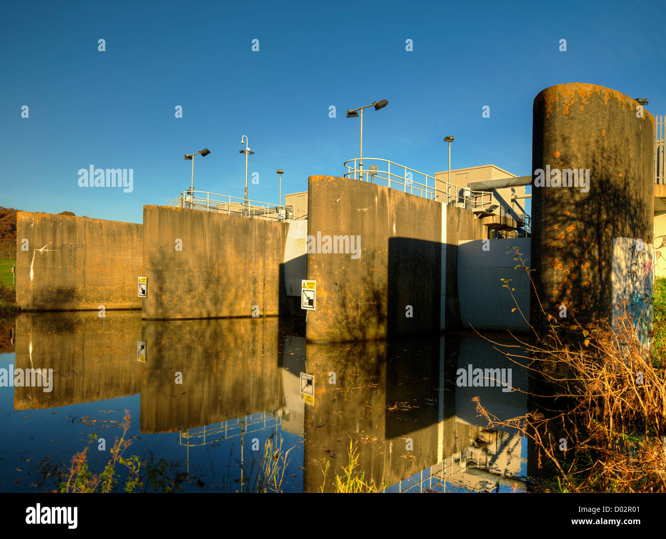 Leigh flood barrier protecting Tonbridge Stock Photo - Alamy