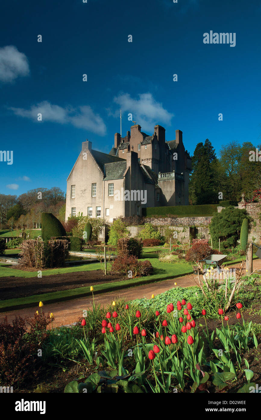 Crathes castle hi-res stock photography and images - Alamy