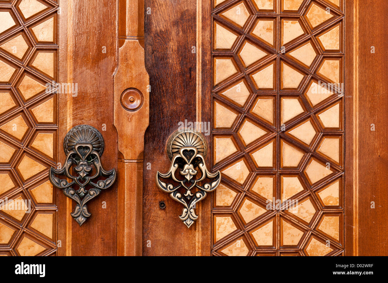 Main door mosque hi-res stock photography and images - Alamy