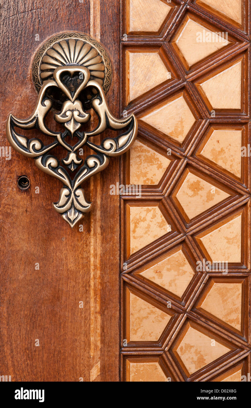 Main door mosque hi-res stock photography and images - Alamy