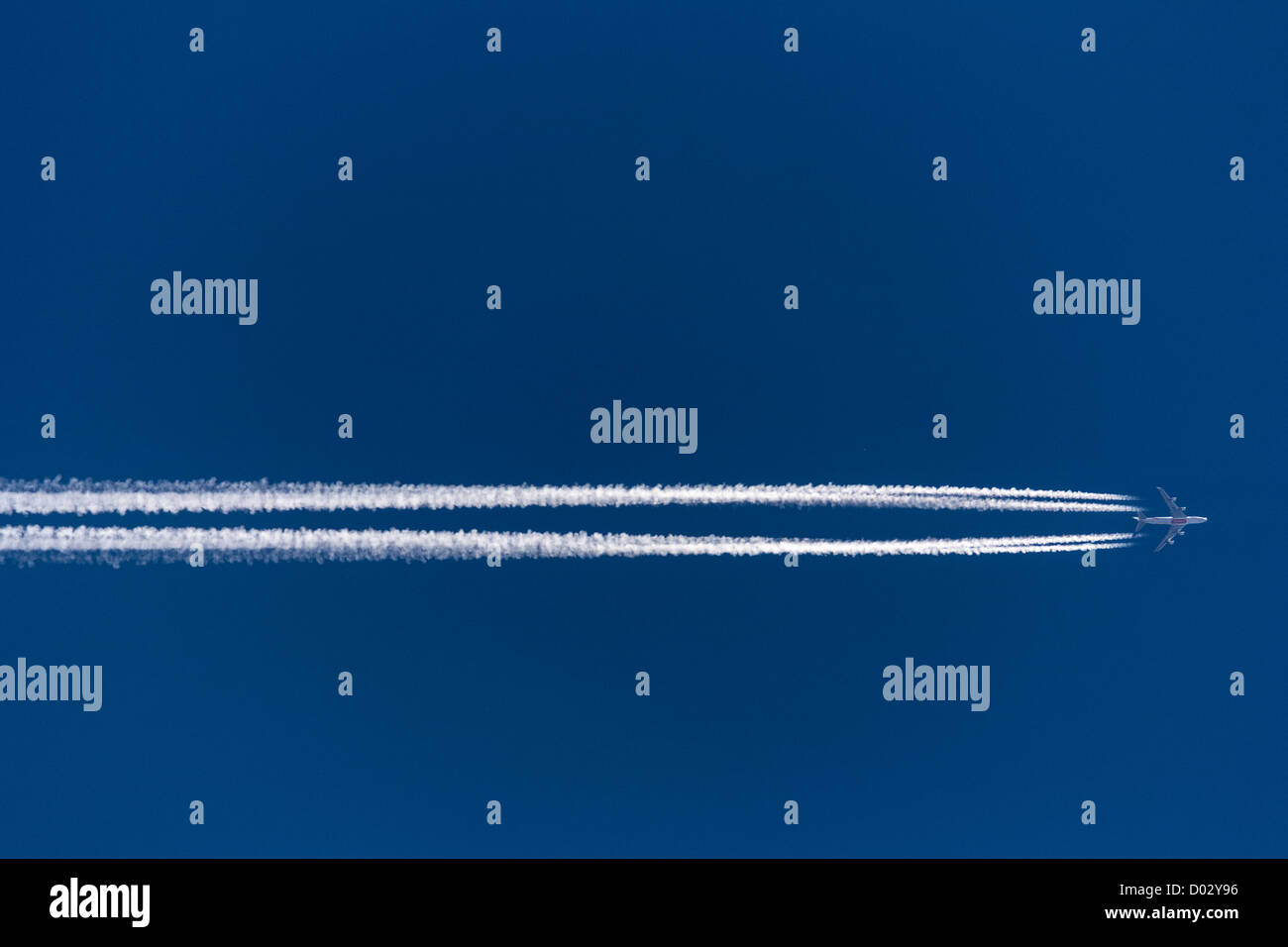 Aircraft exhaust gases Stock Photo - Alamy