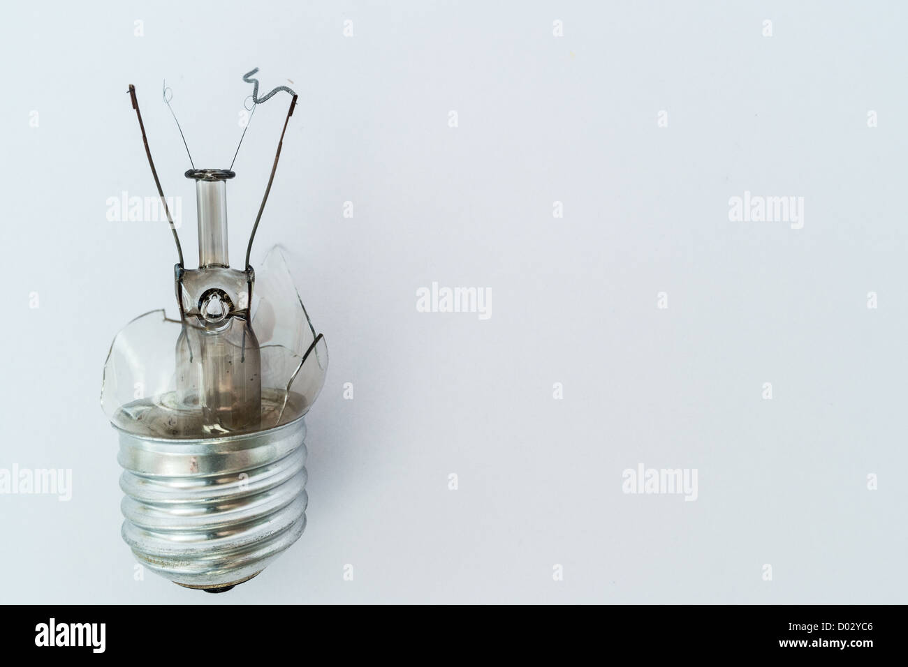 Broken lightbulb hi-res stock photography and images - Alamy
