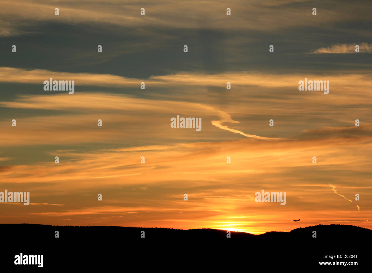 The sun is low and a aircraft is landing Stock Photo - Alamy