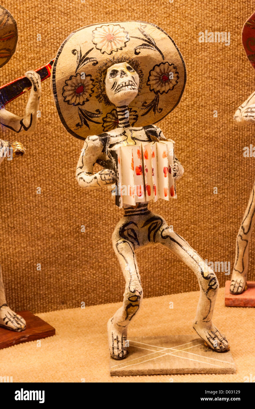 Skeleton puppet hi-res stock photography and images - Alamy