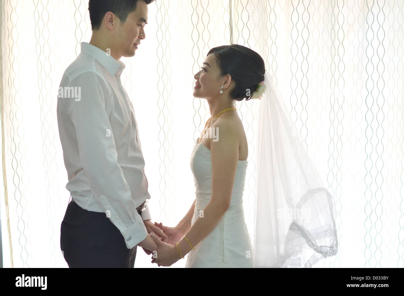 Asian chinese bride and groom on their actual wedding day Stock Photo ...