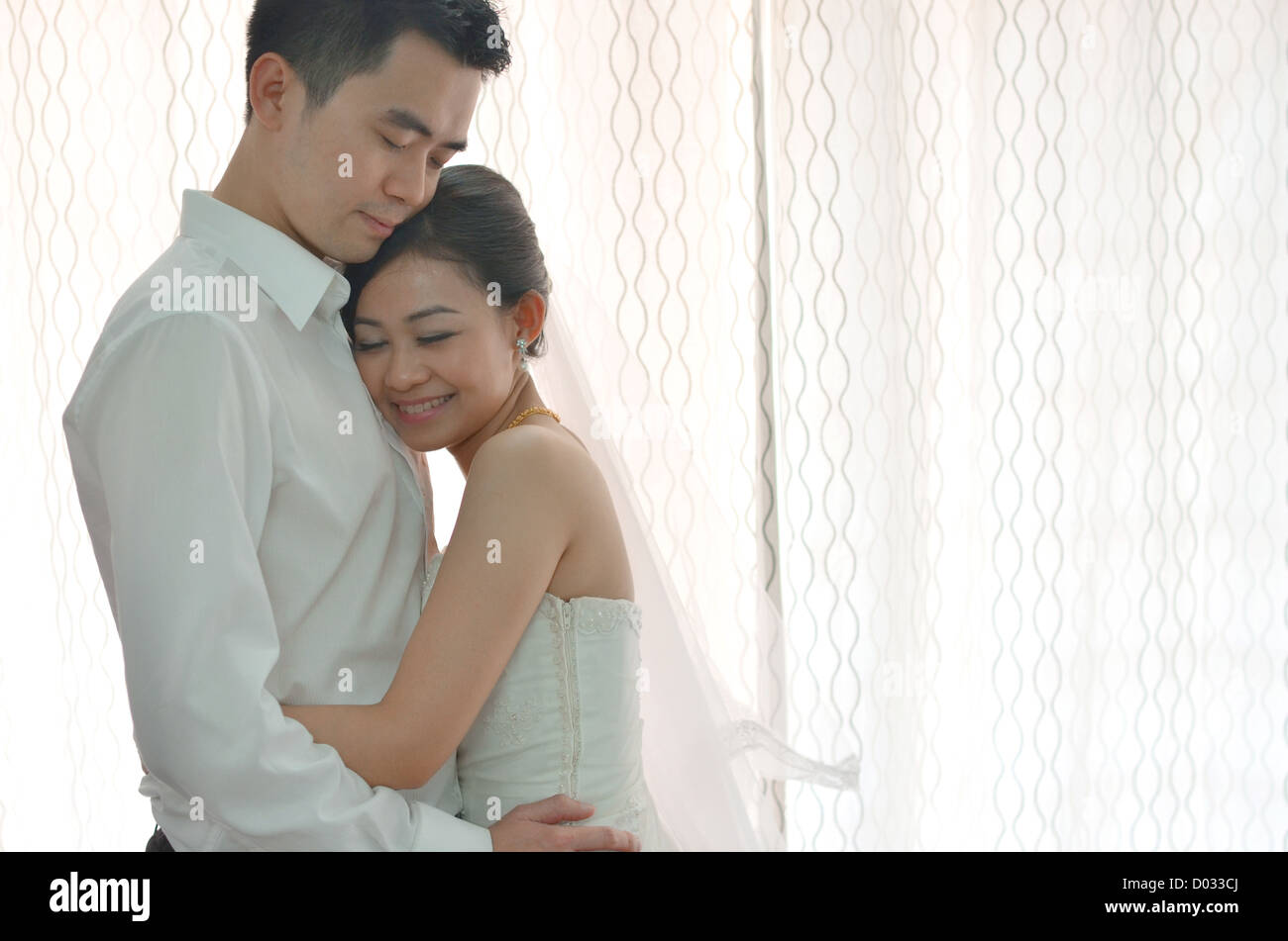 Asian chinese bride and groom on their actual wedding day Stock Photo ...