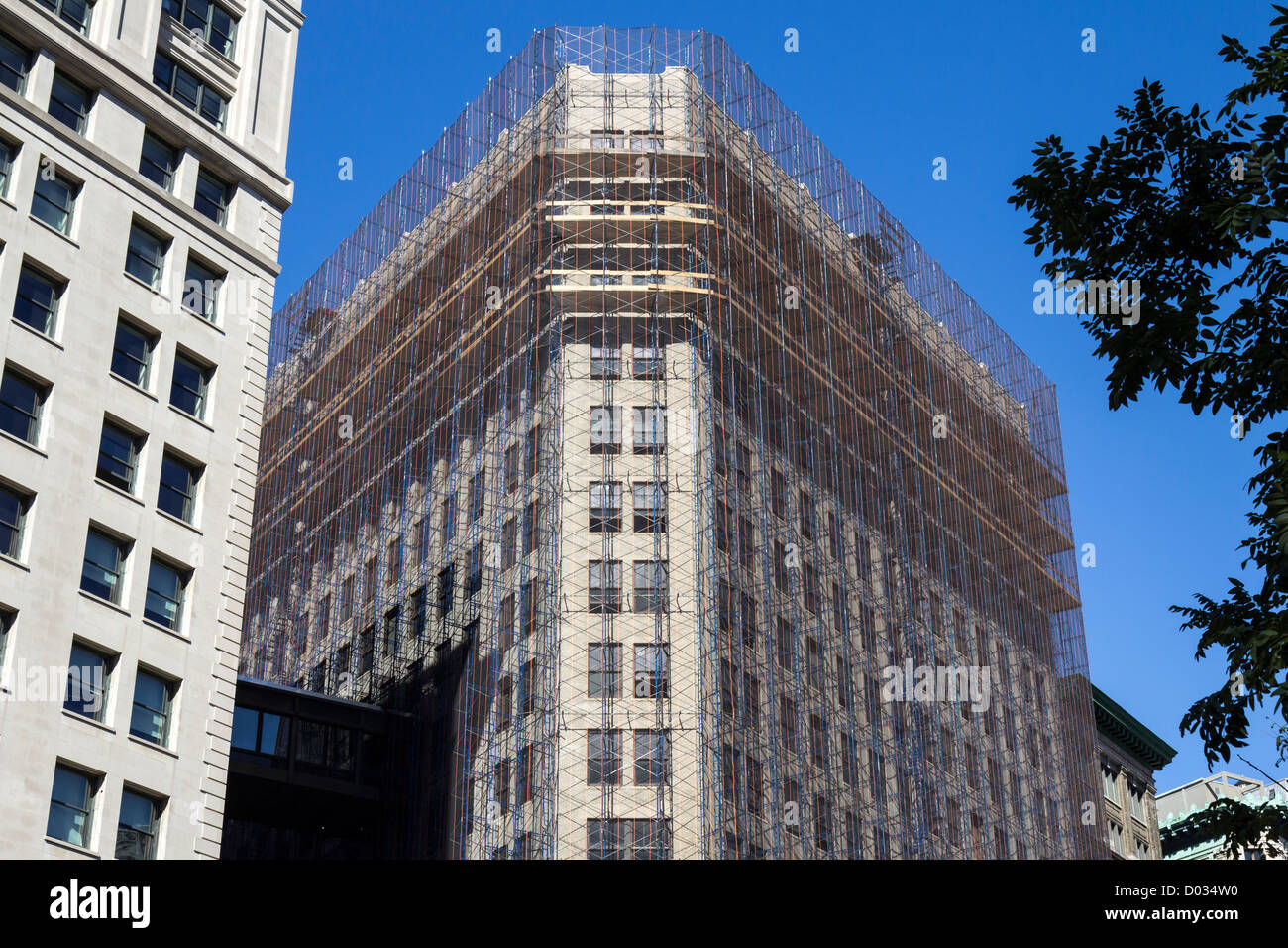 New york building scaffolding hi-res stock photography and images - Alamy