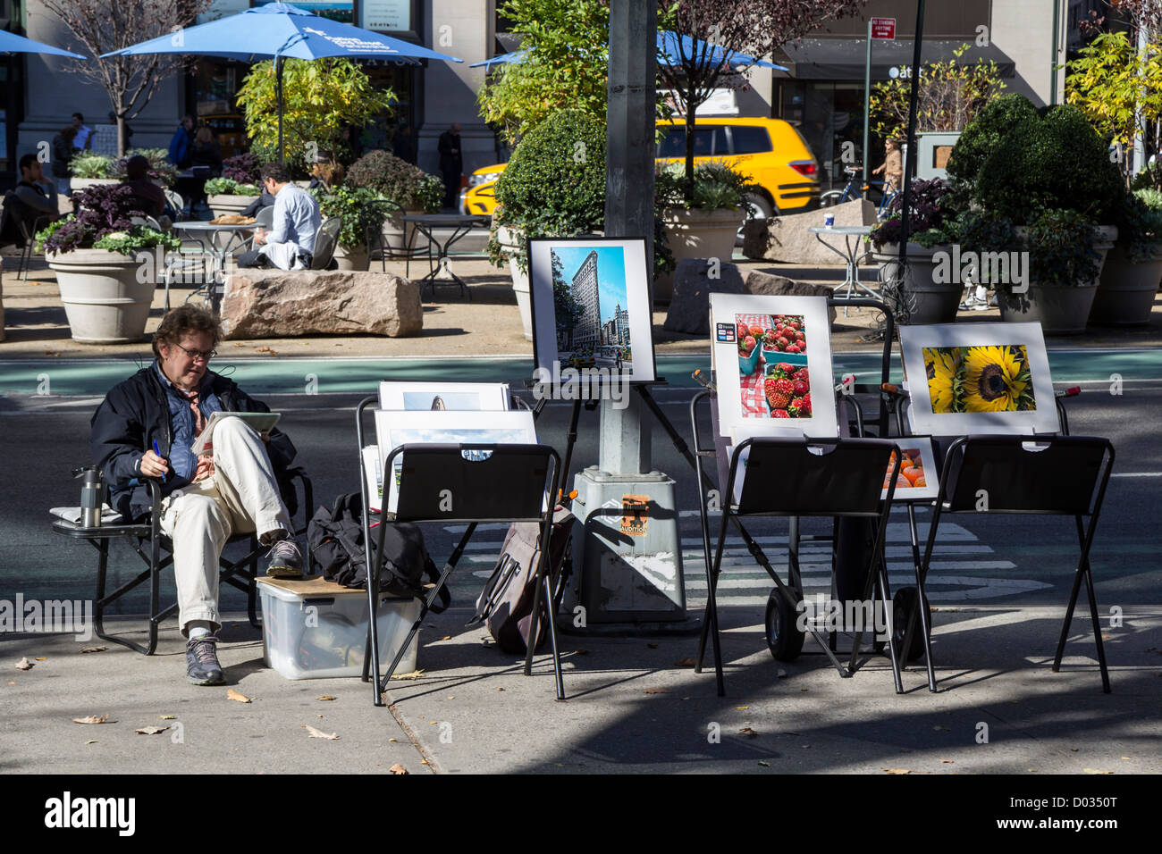 Picture stall hi-res stock photography and images - Alamy