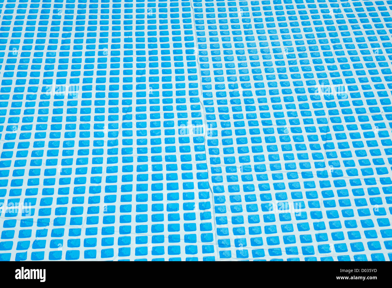 Wall of swimming pool with water of blue color Stock Photo - Alamy