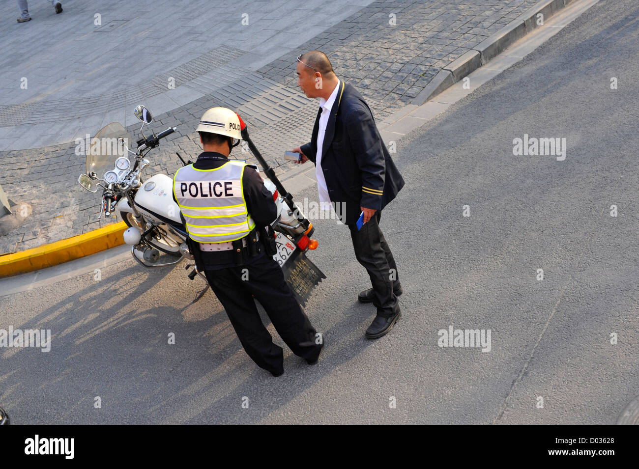 Shanghai police hi-res stock photography and images - Alamy