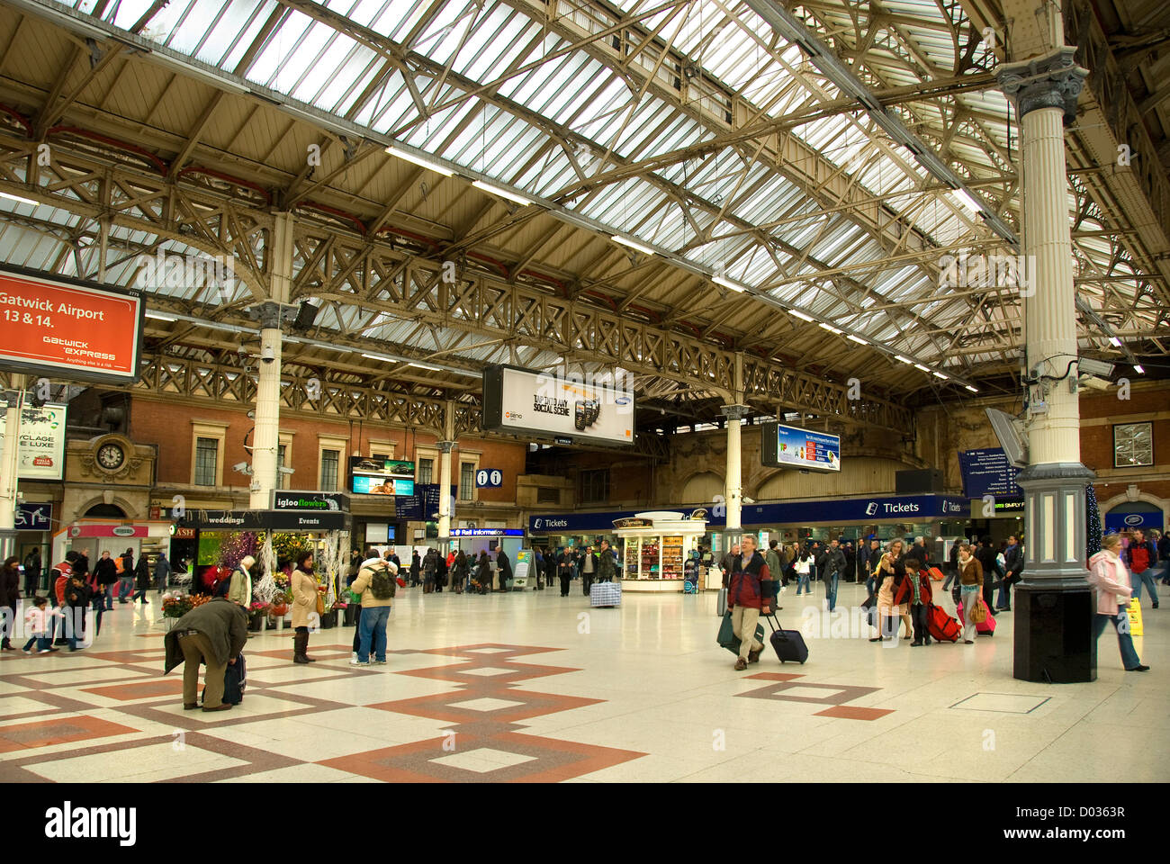 Inside victoria station london england hi-res stock photography and ...