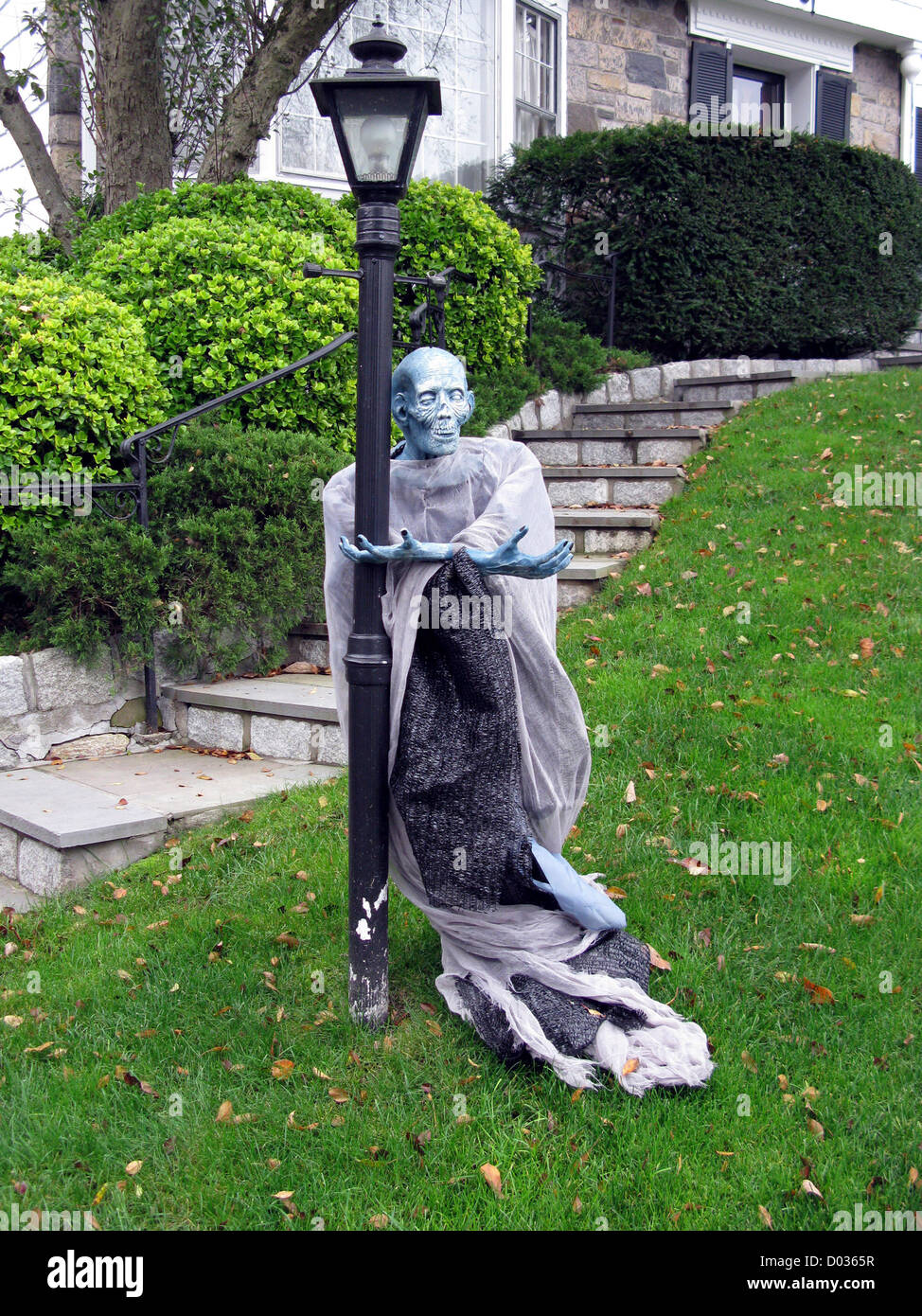 Halloween statue hi-res stock photography and images - Alamy