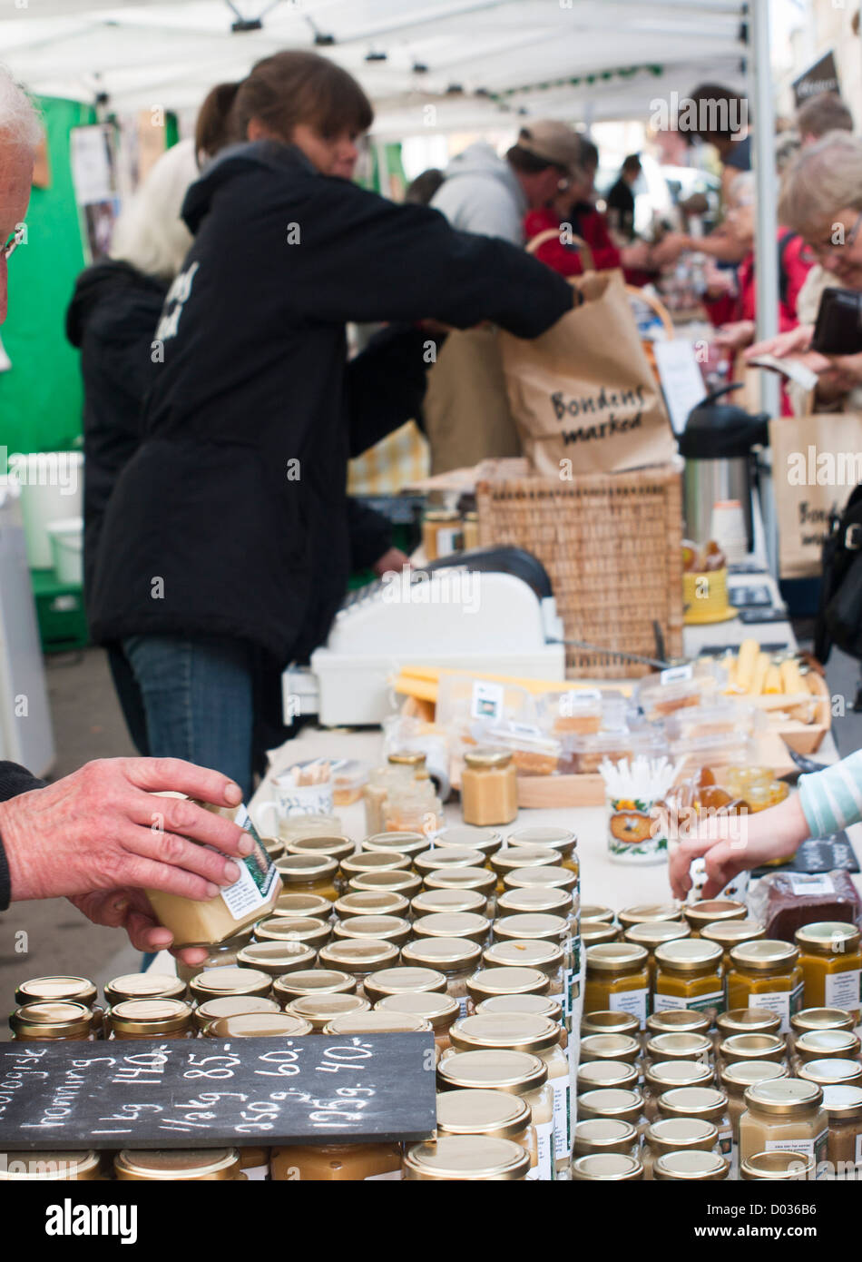 Farmers market on saturdays hi-res stock photography and images - Alamy