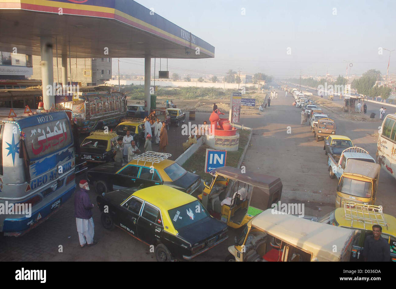 Karachi bus station hi-res stock photography and images - Alamy