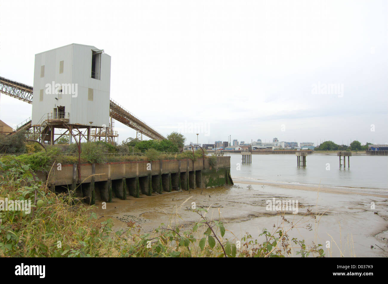 Aggregate plant on the bank of the Thames in London, England Stock ...