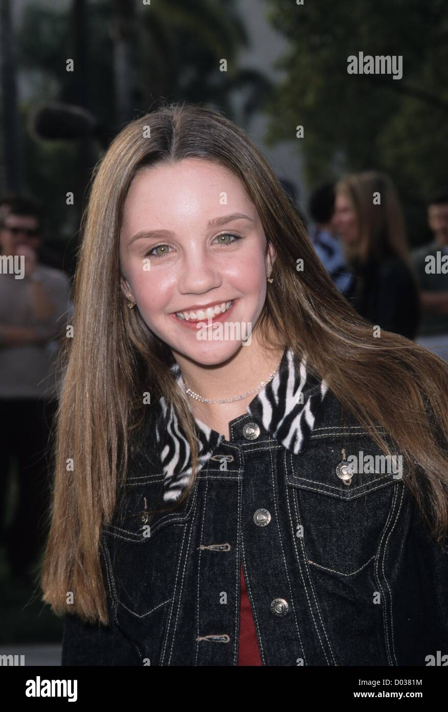 AMANDA BYNES.Snow Day premiere at Paramount Studios in Los Angeles 2000 ...