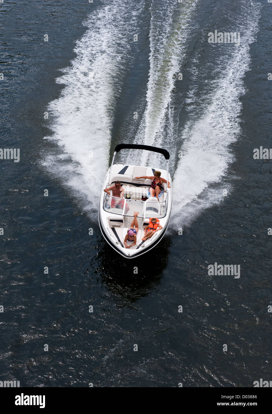 Speedboat on a river hi-res stock photography and images - Alamy