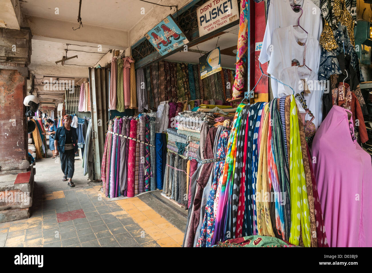 Market sulawesi indonesia shopping hi-res stock photography and images ...