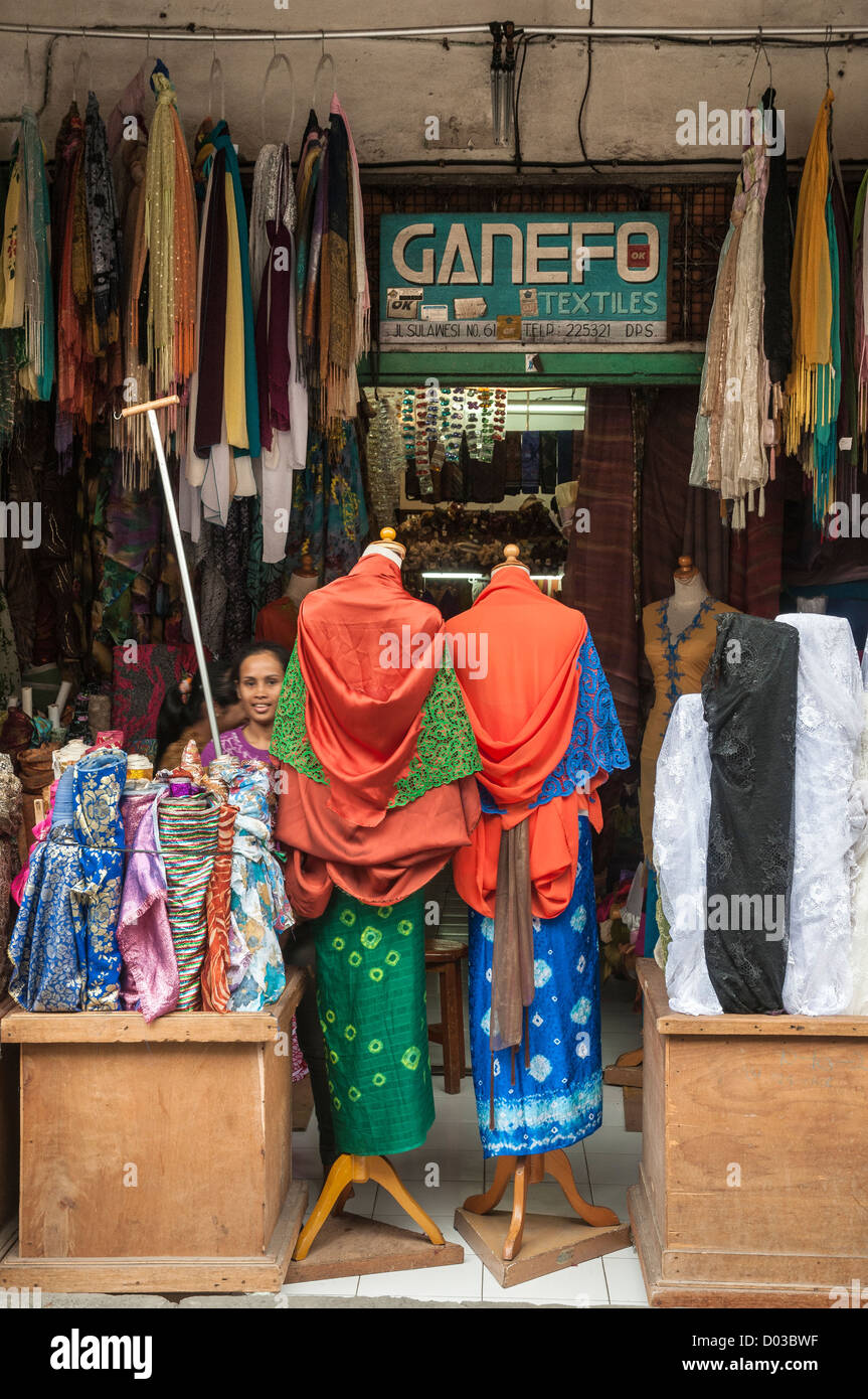 Market sulawesi indonesia shopping hi-res stock photography and images ...