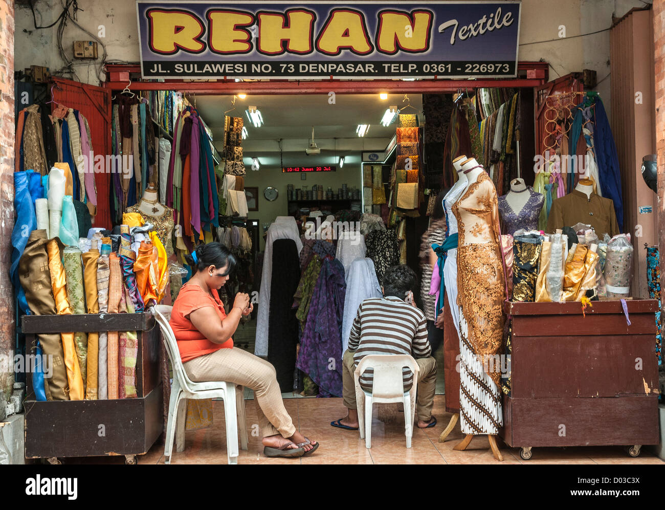 Market sulawesi indonesia shopping hi-res stock photography and images ...