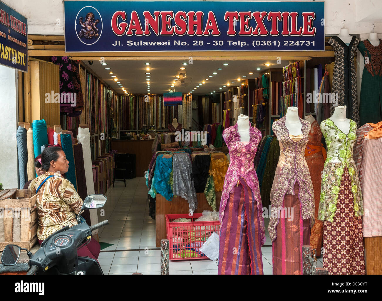 Market sulawesi indonesia shopping hi-res stock photography and images ...