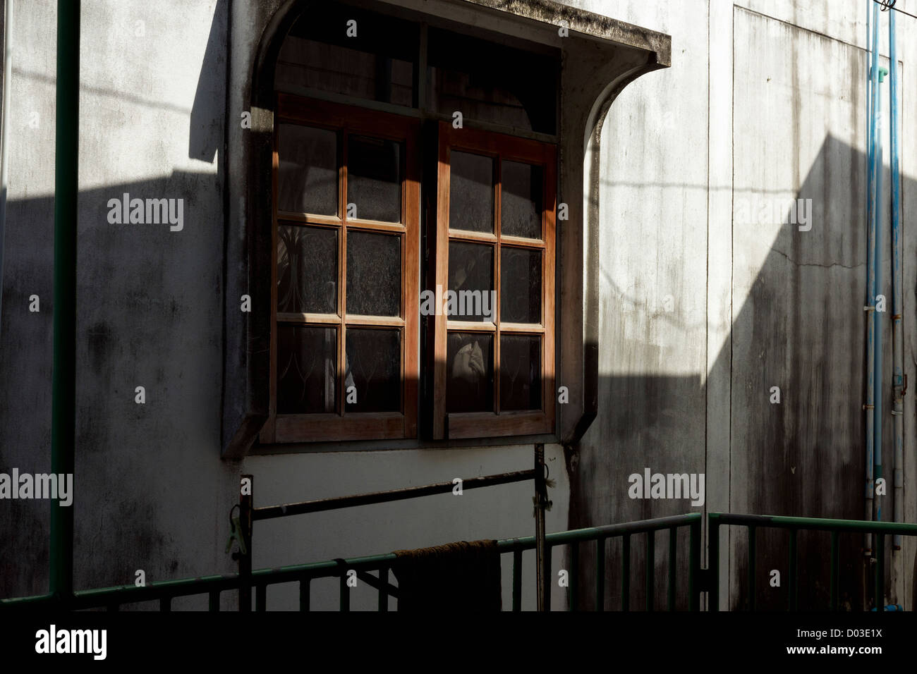 Building partial shadow hi-res stock photography and images - Alamy