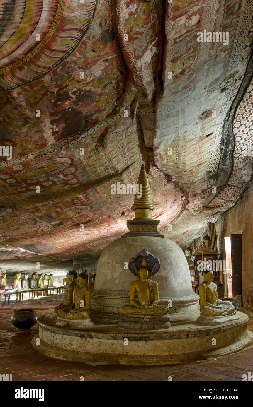 Stupa surrounded by Buddha images inside the Dambulla Cave Temple ...