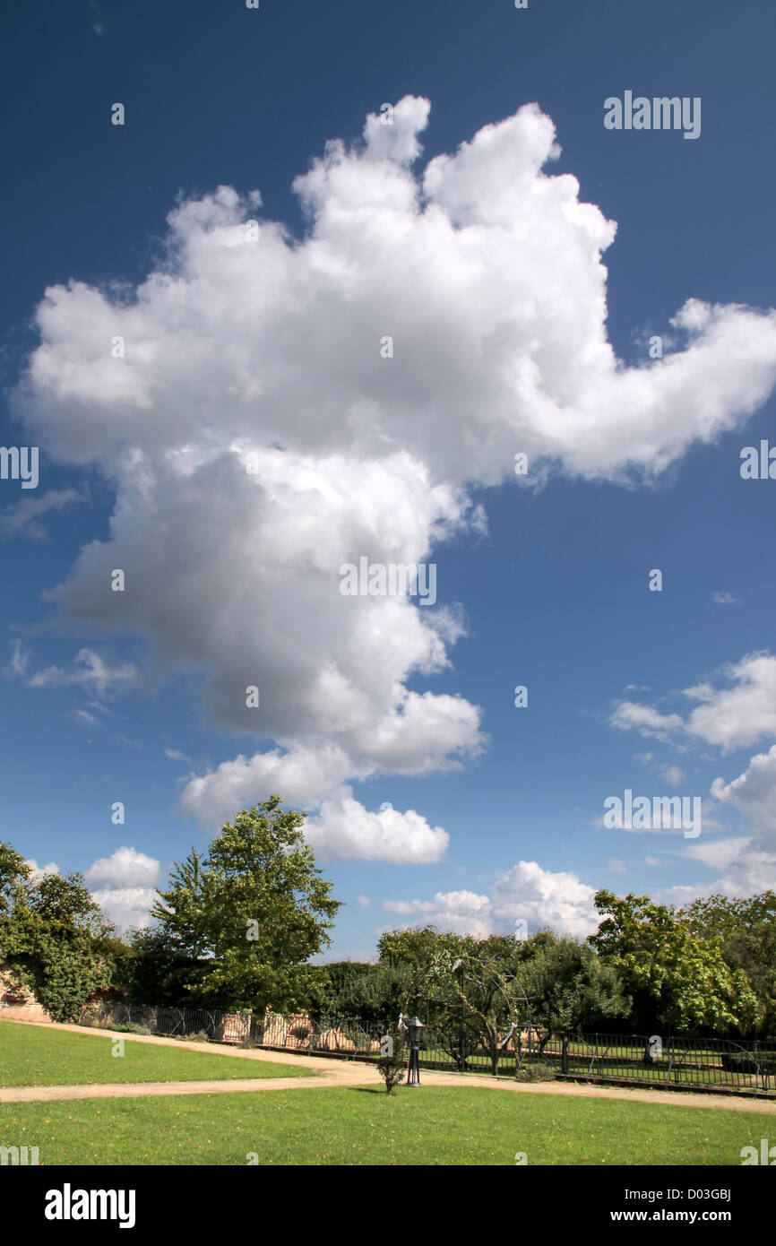 Thunder cloud over the park of Palace of Vollrads in Winkel, Rheingau ...