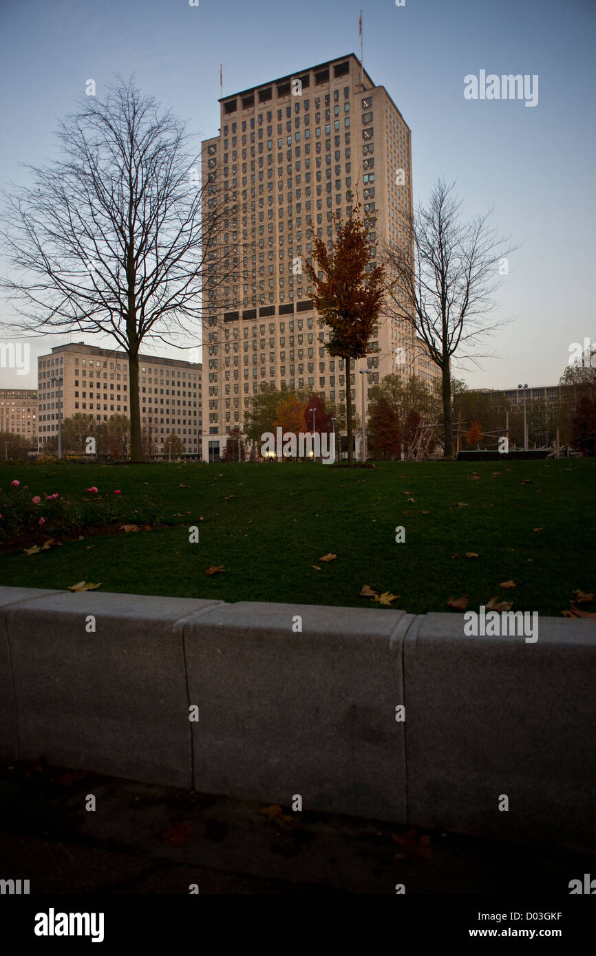 The Shell Building Stock Photo - Alamy
