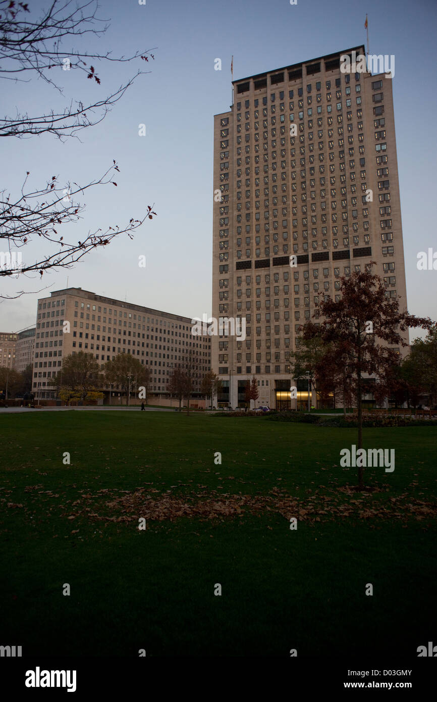 The Shell Building Stock Photo - Alamy