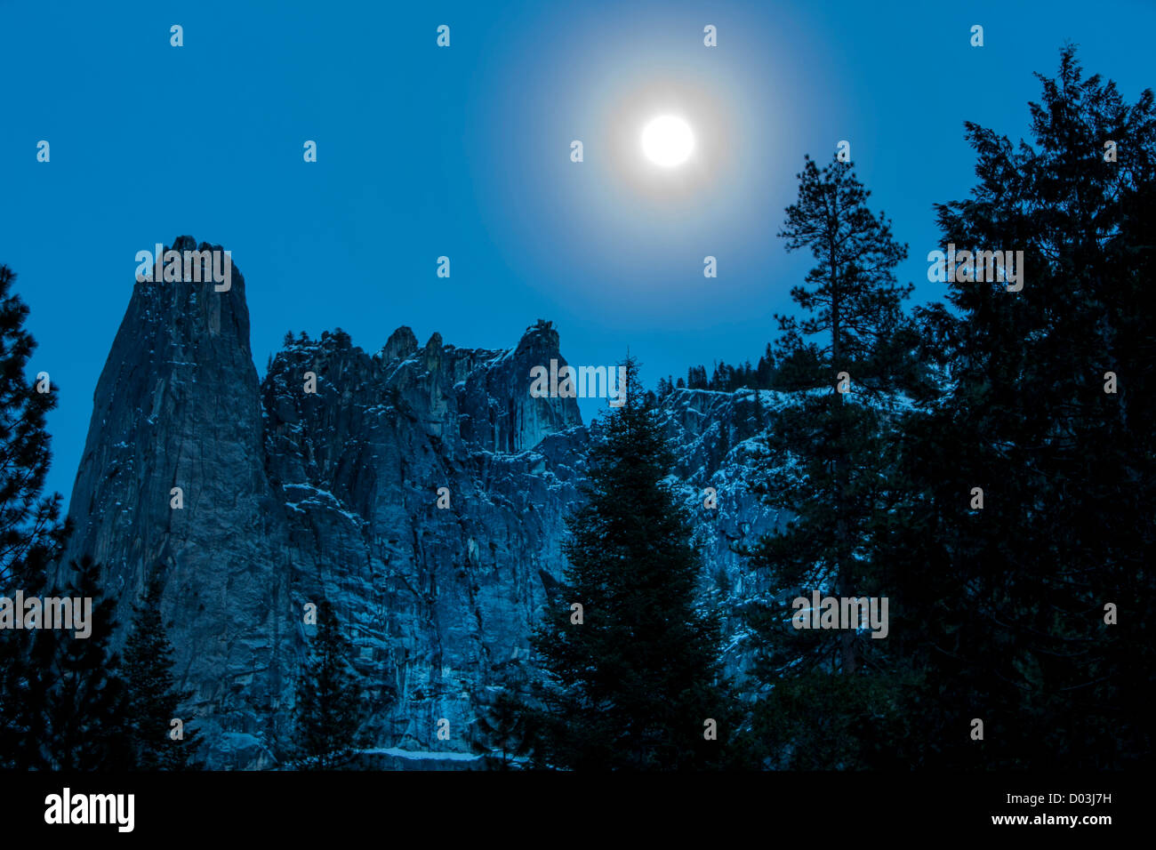 Full moon over the valley. Yosemite, California, US Stock Photo - Alamy