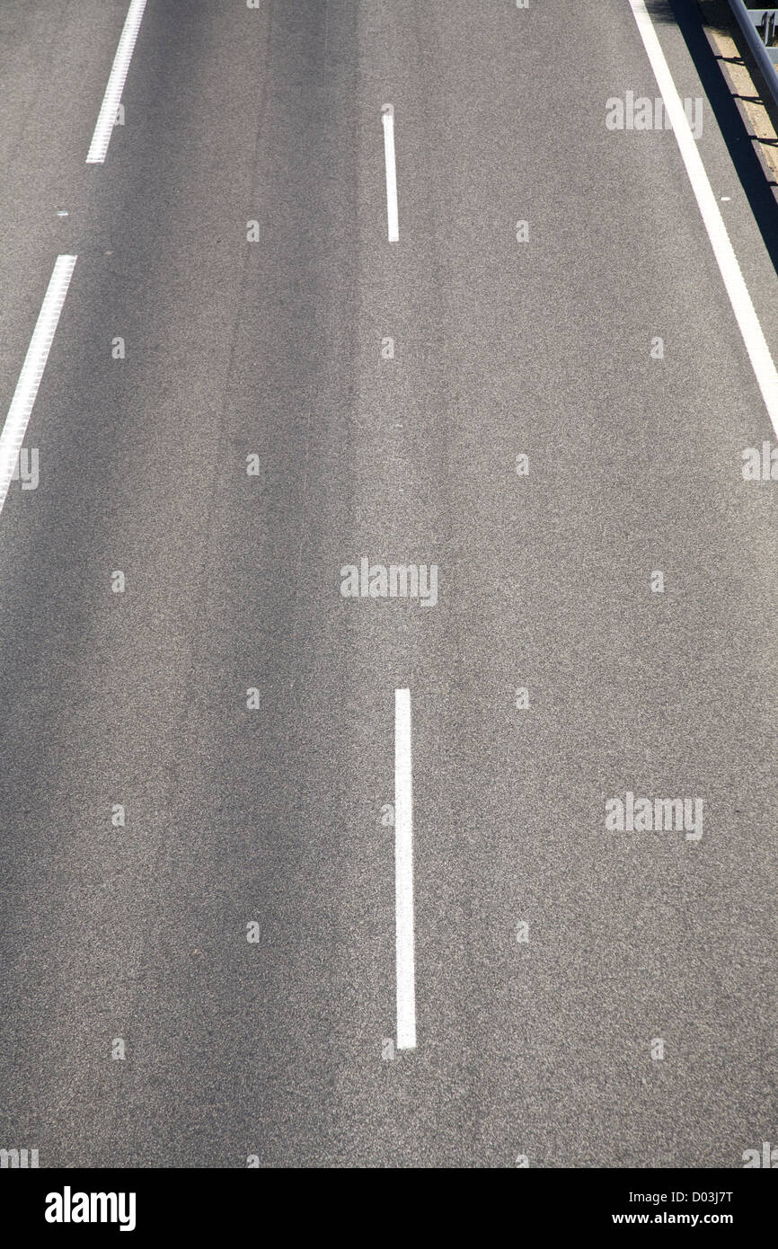 Two lanes hi-res stock photography and images - Alamy