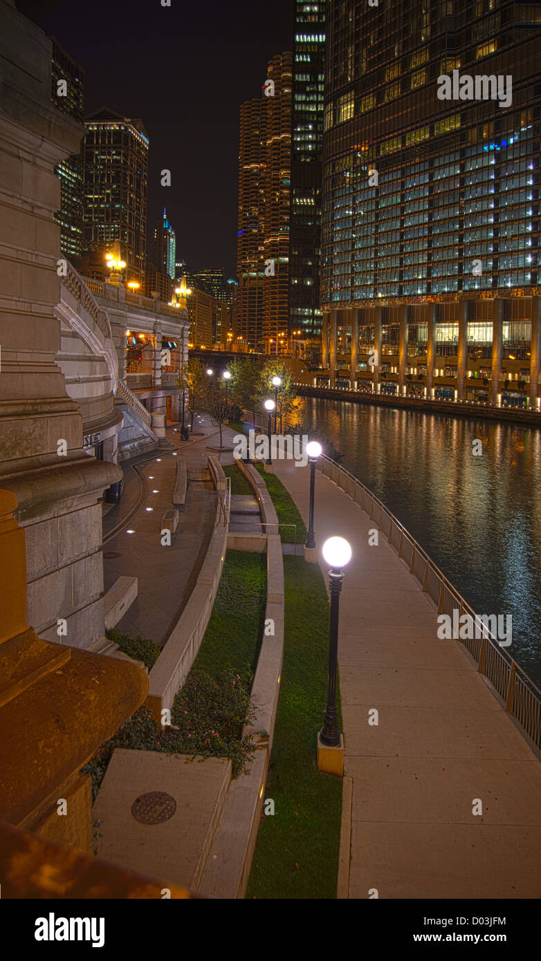 Chicago the loop night hi-res stock photography and images - Alamy