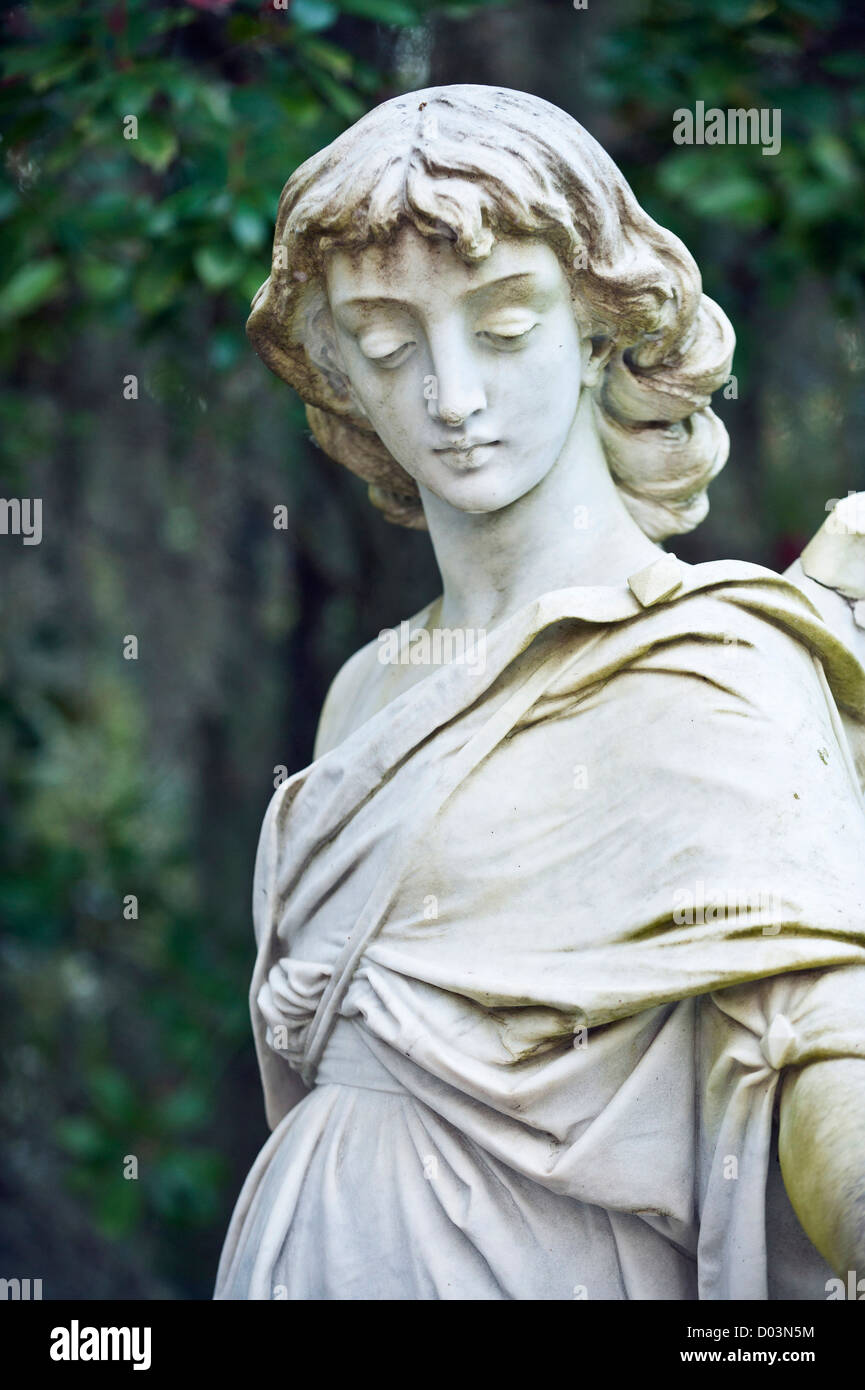 Angel statue hi-res stock photography and images - Alamy