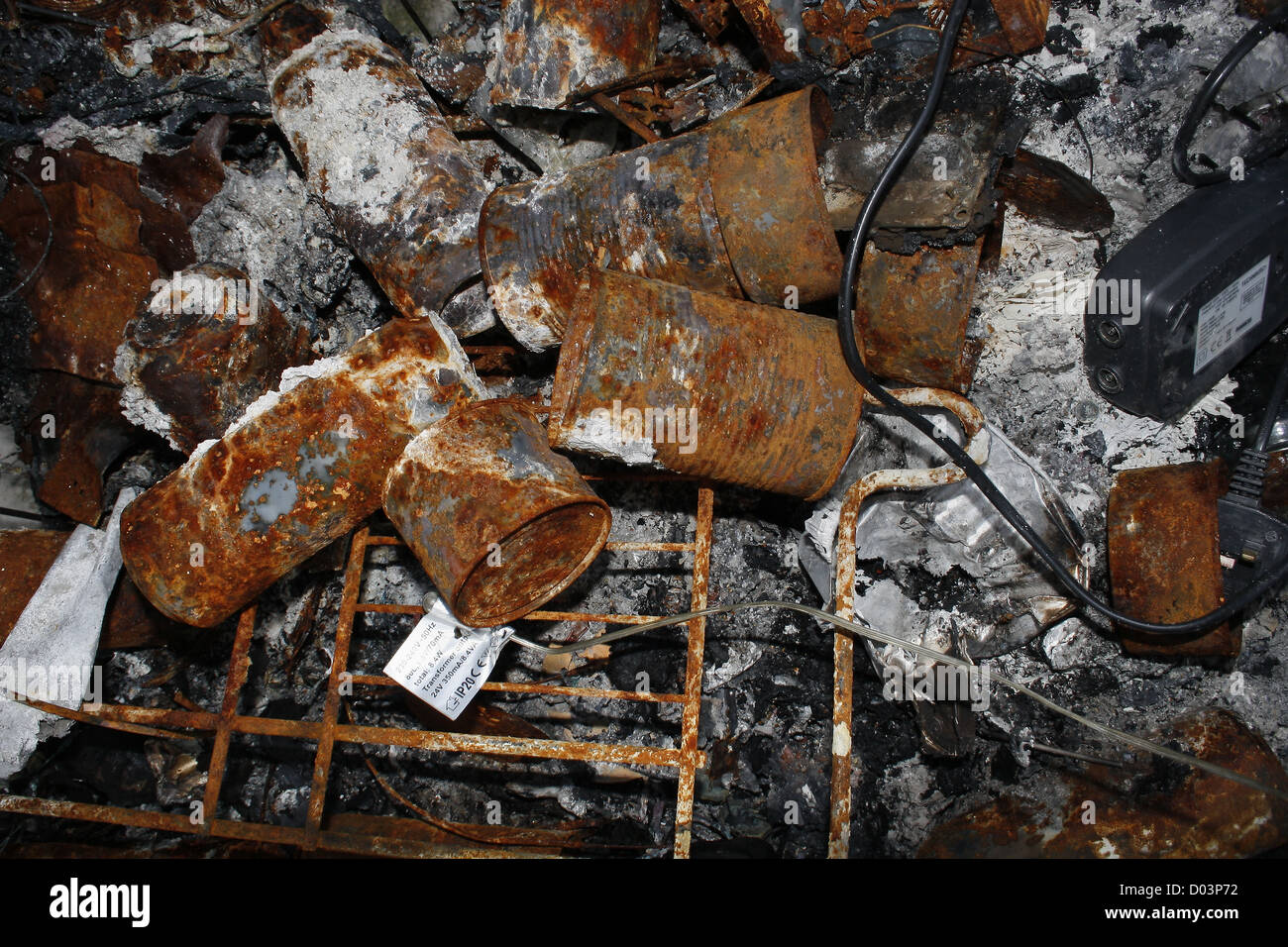 burnt tin cans in old shopping trolley Stock Photo - Alamy