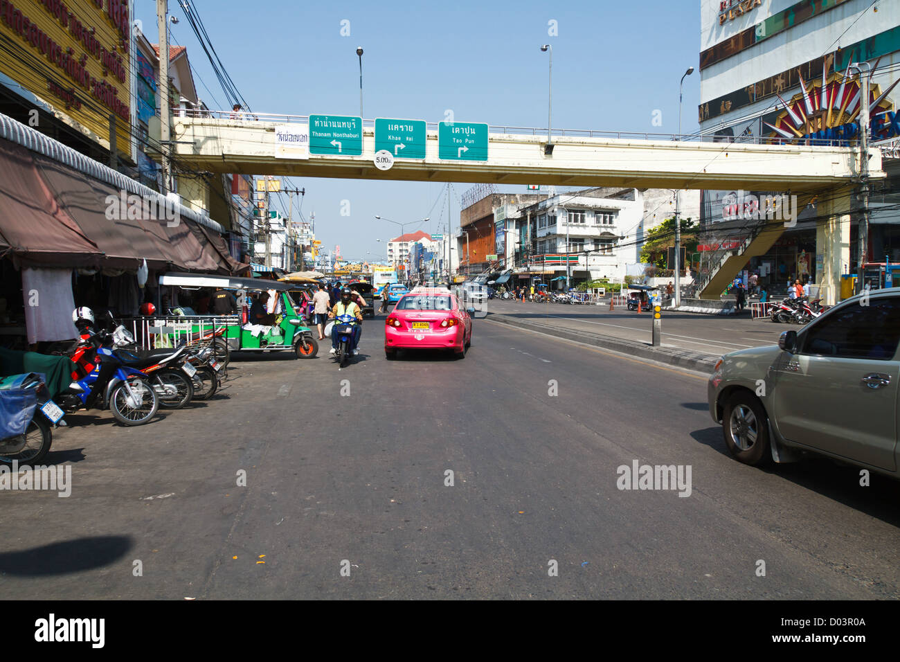 Street View in Nonthaburi, Thailand Stock Photo - Alamy