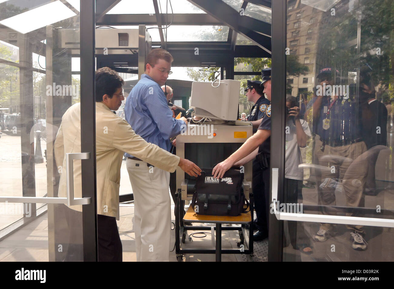 Magnetometer scanner hi-res stock photography and images - Alamy