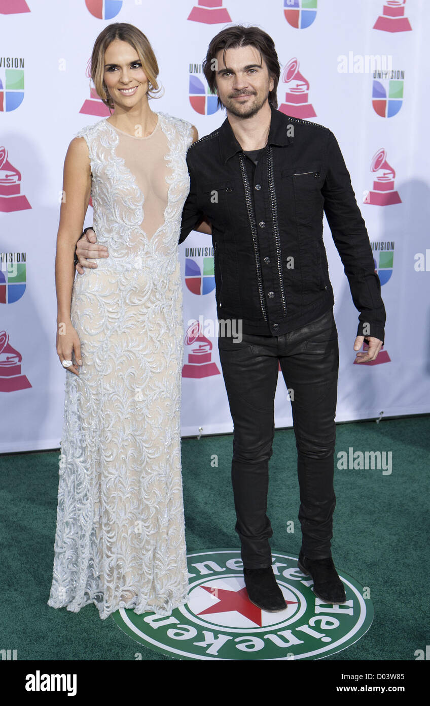 Juanes and wife karen martinez hi-res stock photography and images - Alamy