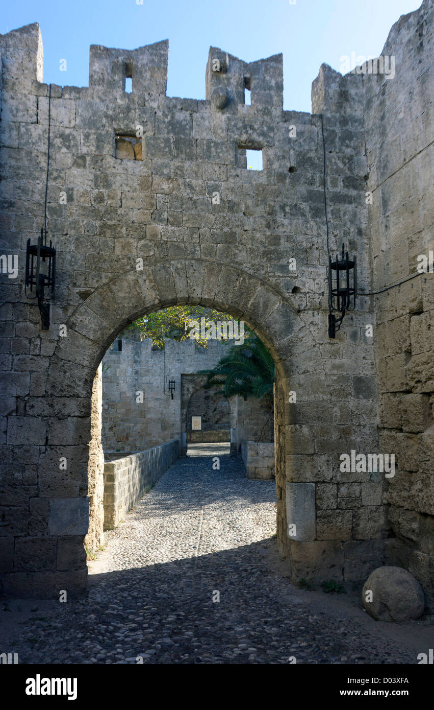 Medieval archway hi-res stock photography and images - Alamy