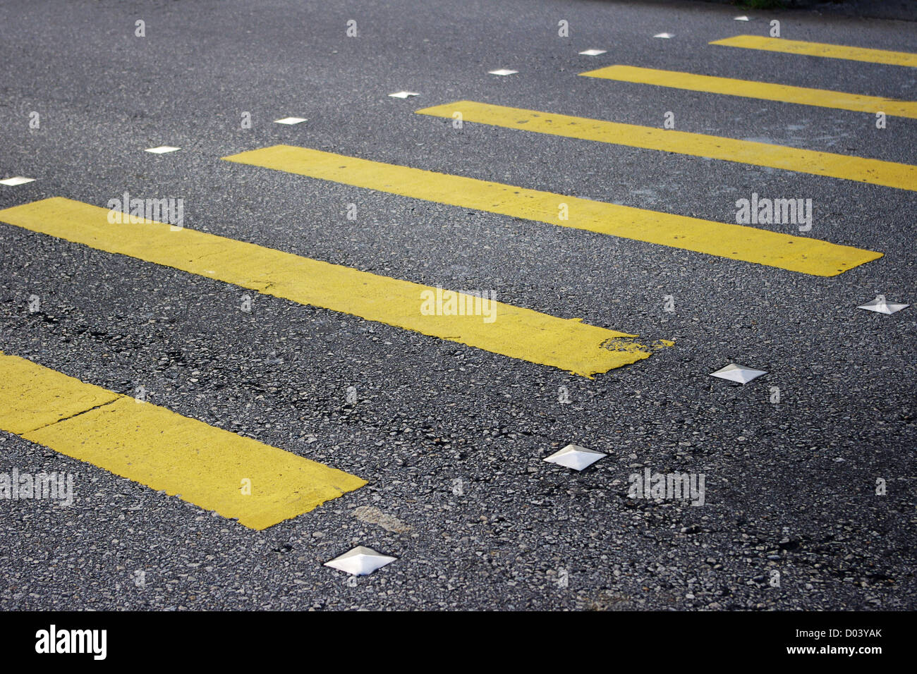 Red cross container hi-res stock photography and images - Alamy