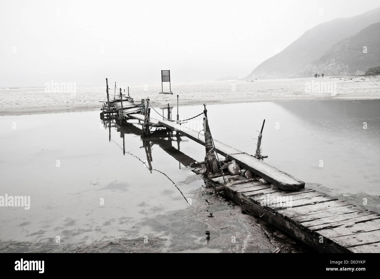Calm lake next pier hi-res stock photography and images - Alamy