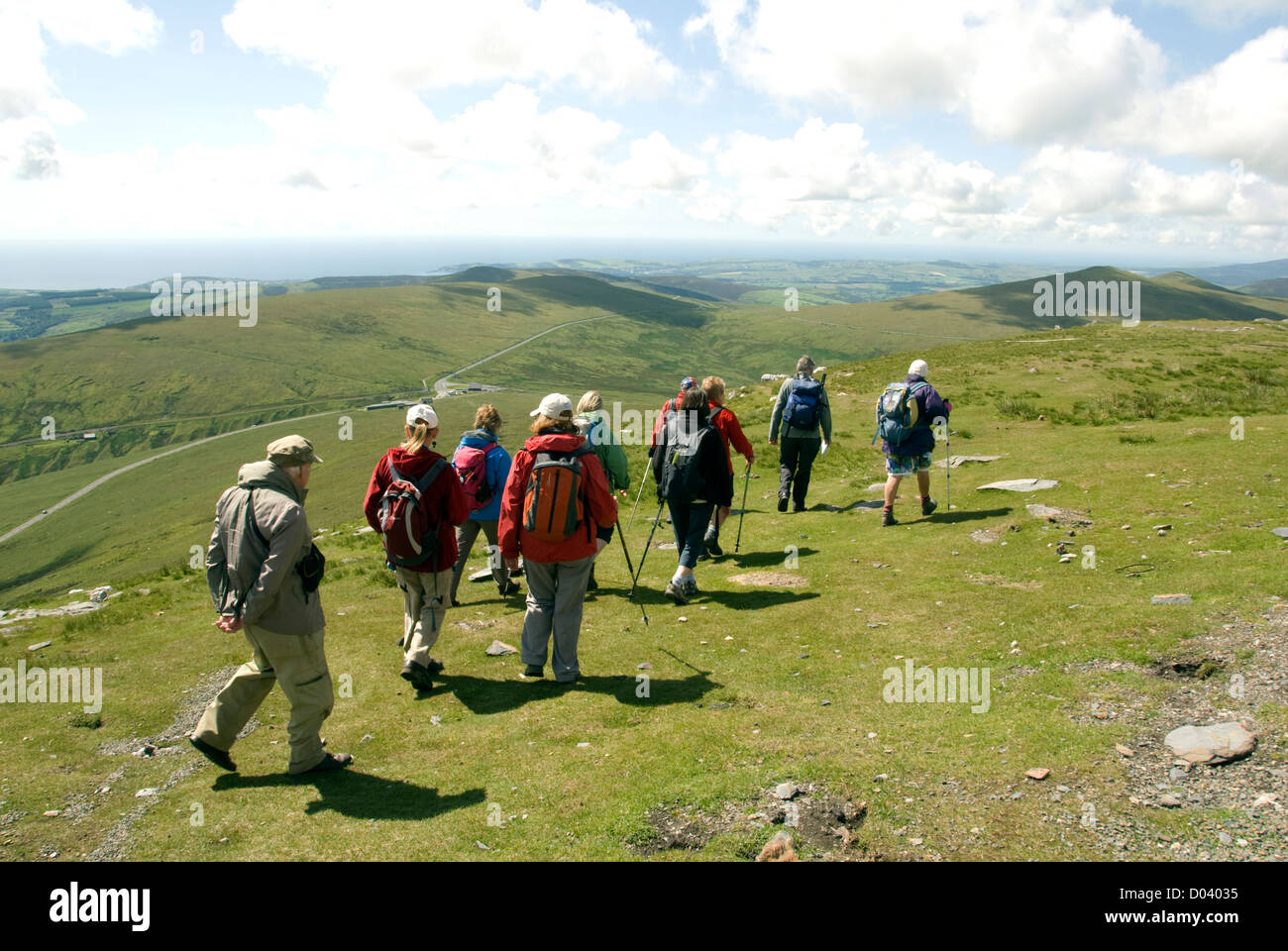 ISLE OF MAN; HIKERS ON SNAEFELL SUMMIT Stock Photo - Alamy