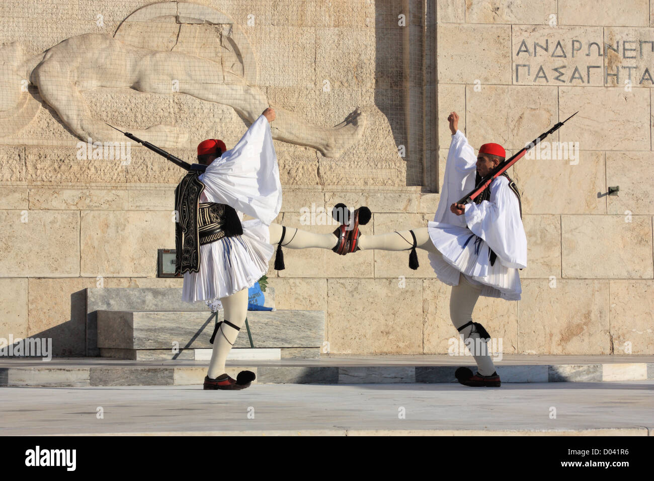 Evzones greek presidential guards hi-res stock photography and images - Alamy