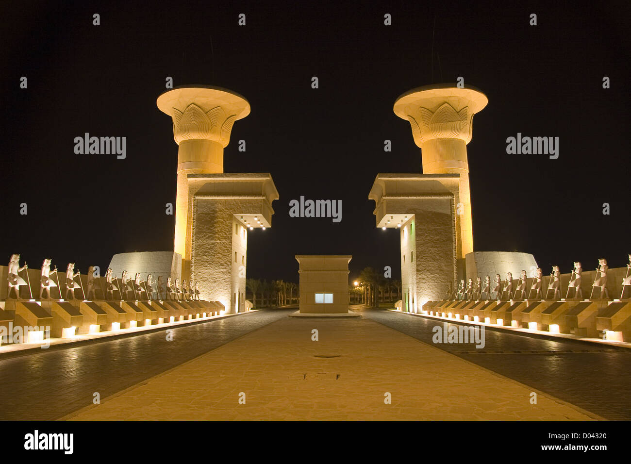 Gates near the egyptian hotel Stock Photo - Alamy