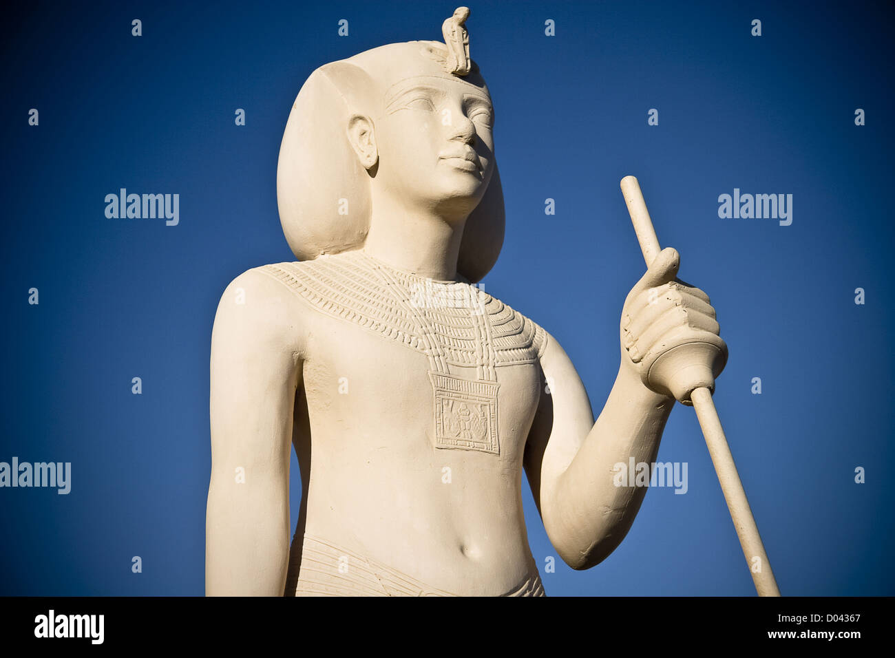 Ancient egyptian statues Stock Photo - Alamy